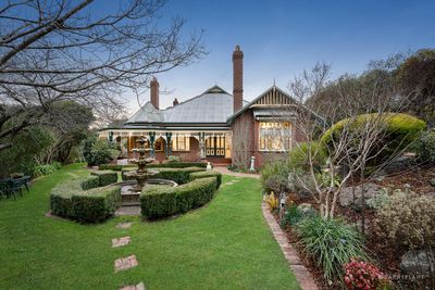 Explore Flat Rock Road, Hurstbridge, VIC - 3099 - view.com.au
