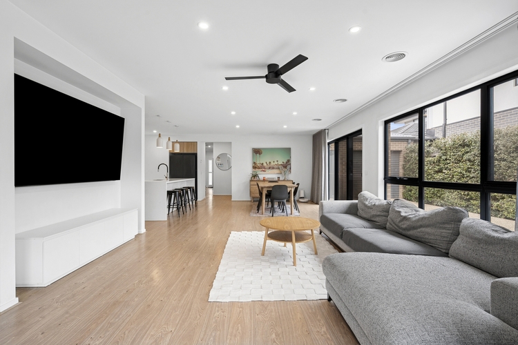 Sold 12 Flagstaff Street, Armstrong Creek, VIC 3217 for $920,000 on 13 ...