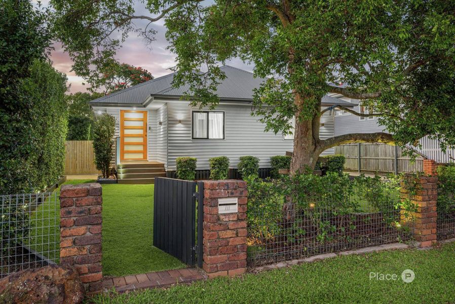 Sold 111 Camlet Street, Mount Gravatt East, QLD 4122 for $1,585,000 on ...