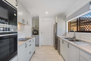 327 Cliveden Avenue, Oxley, QLD 4075 for Sale | view.com.au