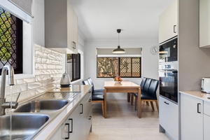 327 Cliveden Avenue, Oxley, QLD 4075 for Sale | view.com.au