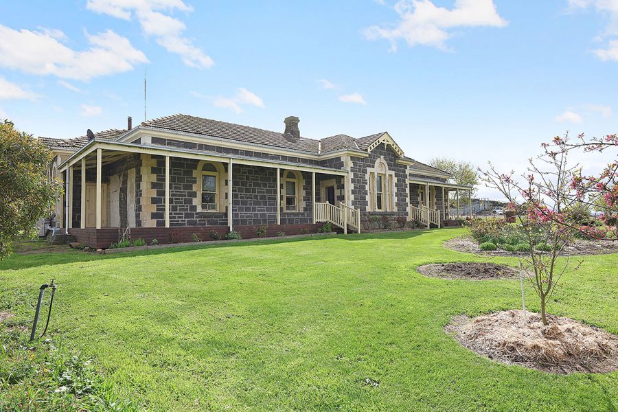 Sold 932 Mount Mercer Dereel Road, Mount Mercer, VIC 3352 for Contact ...