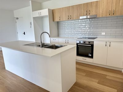 Explore Pickworth Street, Upper Mount Gravatt, QLD - 4122 - view.com.au