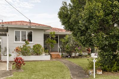 Explore Frankit Street, Wavell Heights, QLD - 4012 - view.com.au