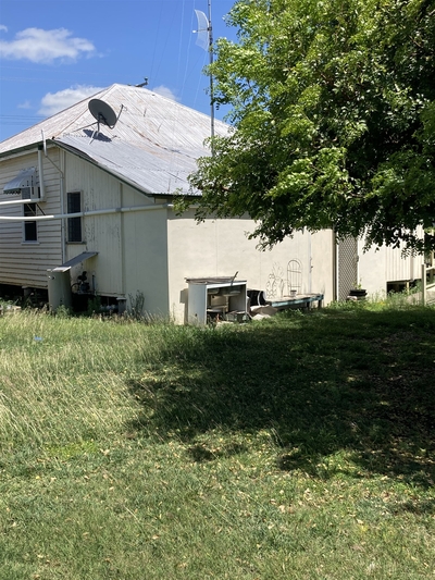 Explore Railway Avenue, Wowan, QLD - 4702 - view.com.au