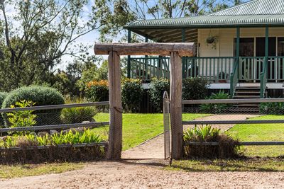 Explore New England Highway, Geham, QLD - 4352 - view.com.au