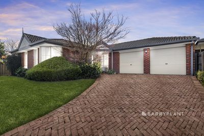 Explore Kingsmere Drive, Berwick, VIC - 3806 - view.com.au