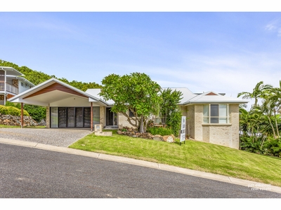 Explore Selwyn Crescent, Norman Gardens, QLD - 4701 - view.com.au