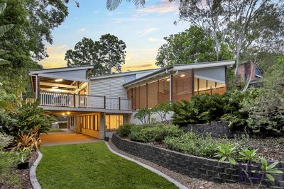 Explore Manubar Place, Chapel Hill, QLD - 4069 - view.com.au