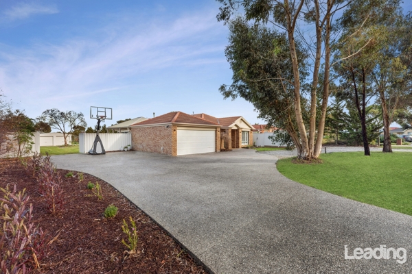 41 Rolling Meadows Drive, Sunbury, VIC 3429 Property Details - view.com.au