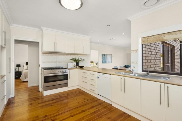 52 Mannering Drive, Glen Waverley, VIC 3150 Property Details - view.com.au