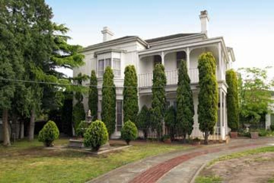 Sold 41 Como Parade East, Mentone, VIC 3194 for $830,000 on 15 Feb, 2004